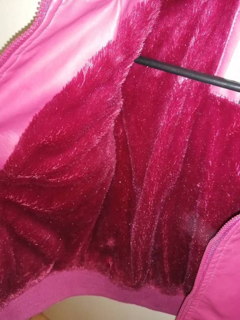 Chamarra vinil piel rosa de Otras marcas de segunda mano - GoTrendier