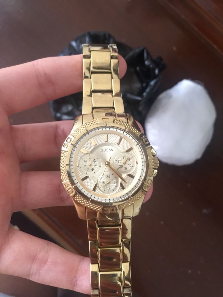 Reloj Guess dorado de segunda mano - GoTrendier
