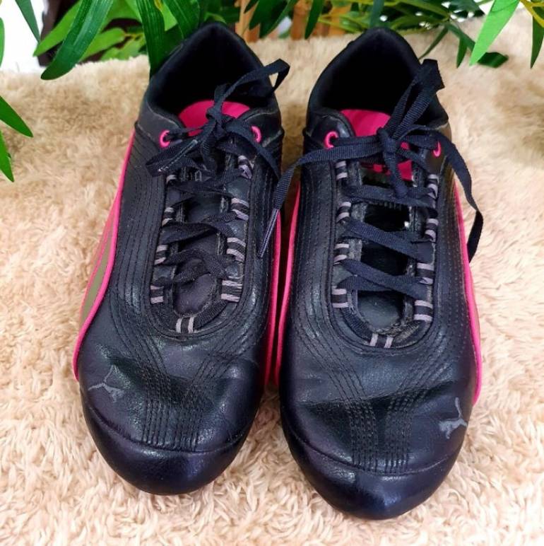 Tenis puma negros con rosa de segunda mano - GoTrendier