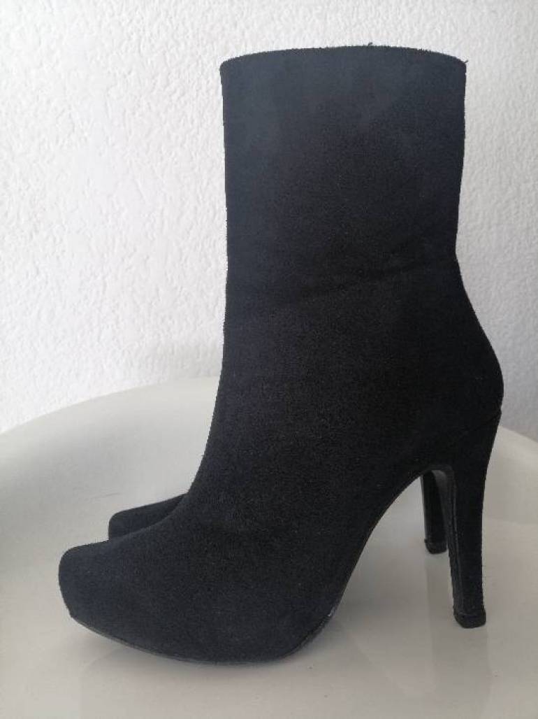 Botines negros de gamuza de La Mode de segunda mano - GoTrendier