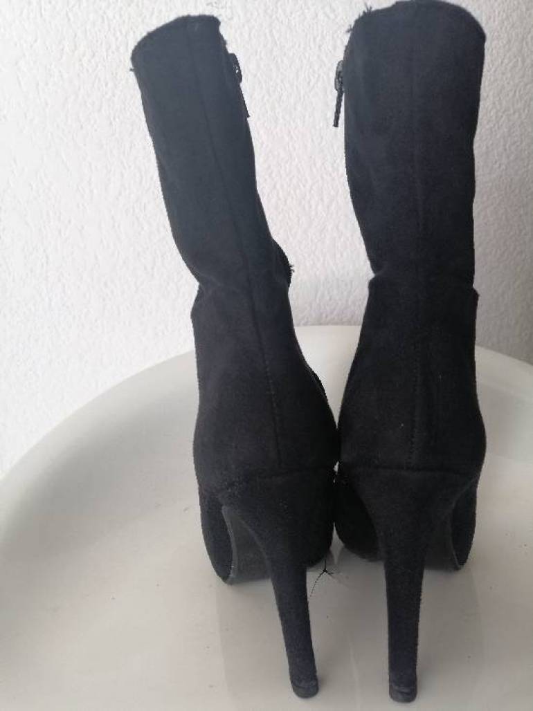 Botines negros de gamuza de La Mode de segunda mano - GoTrendier