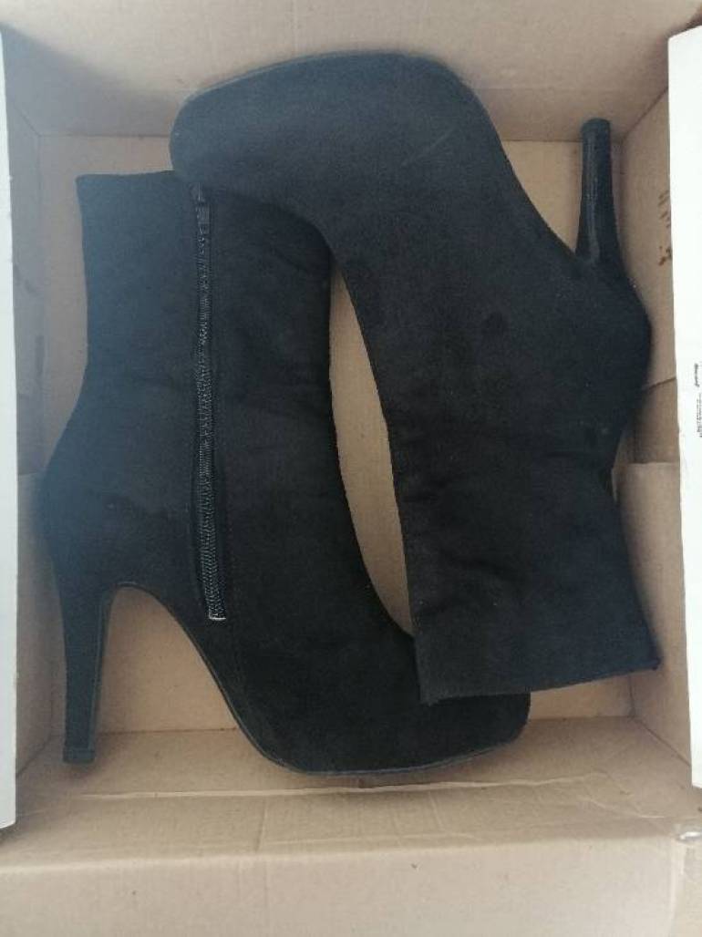 Botines negros de gamuza de La Mode de segunda mano - GoTrendier